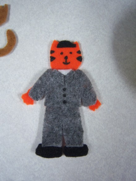 Making a Flannelboard: “Seals on the Bus” – storytime katie